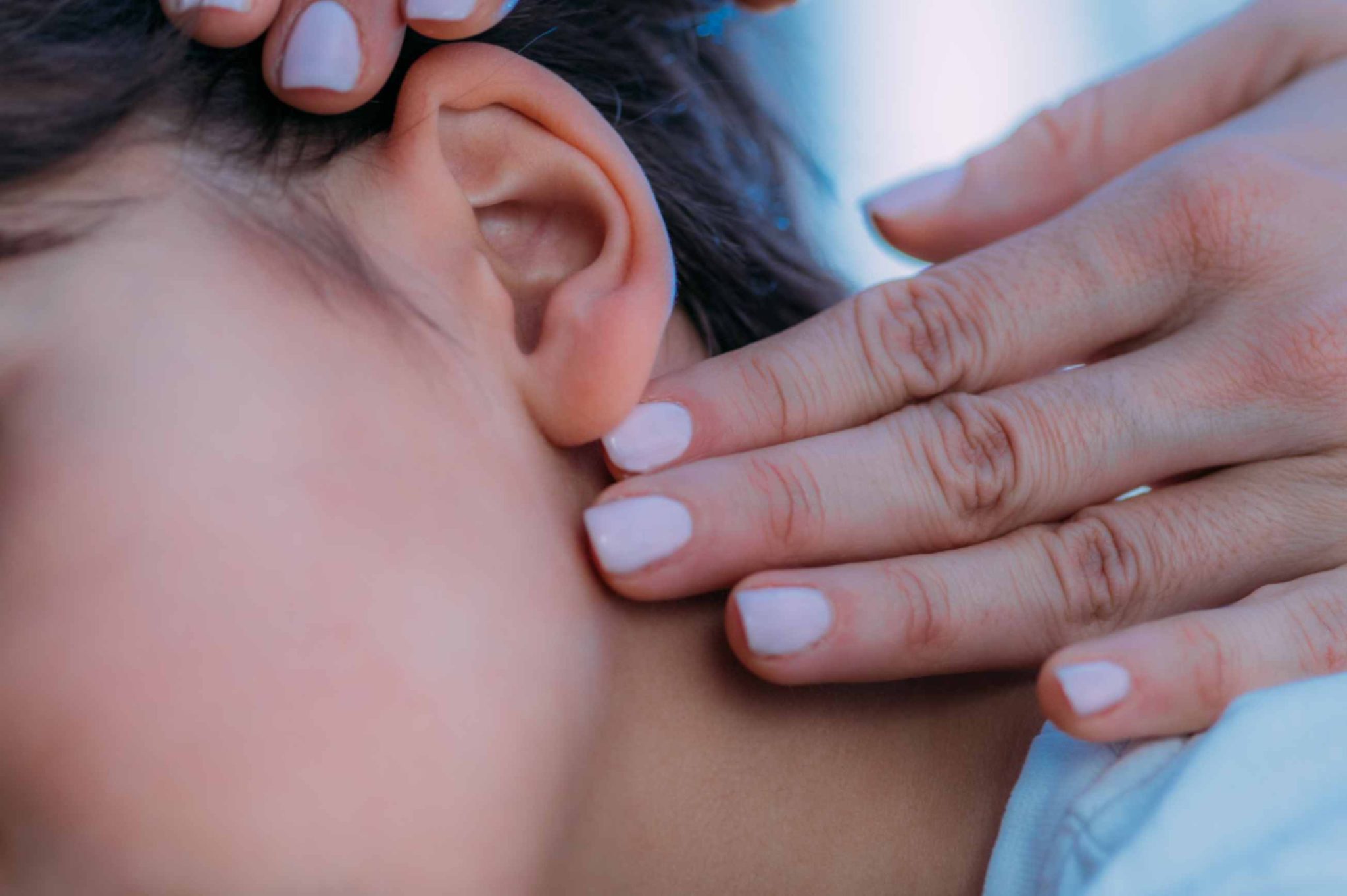 How to Treat Ear Infections Without Antibiotics - Aroga Pharmacy